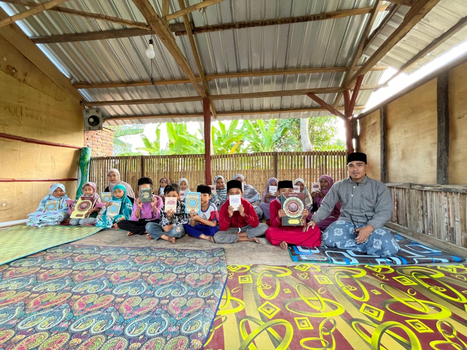 Badan Wakaf Islam Sukses Distribusikan Ribuan Wakaf Quran, Iqra dan ...