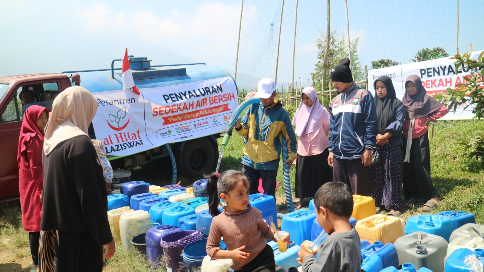 Penyaluran Bantuan Air Bersih untuk Masyarakat Garut – Badan Wakaf Islam